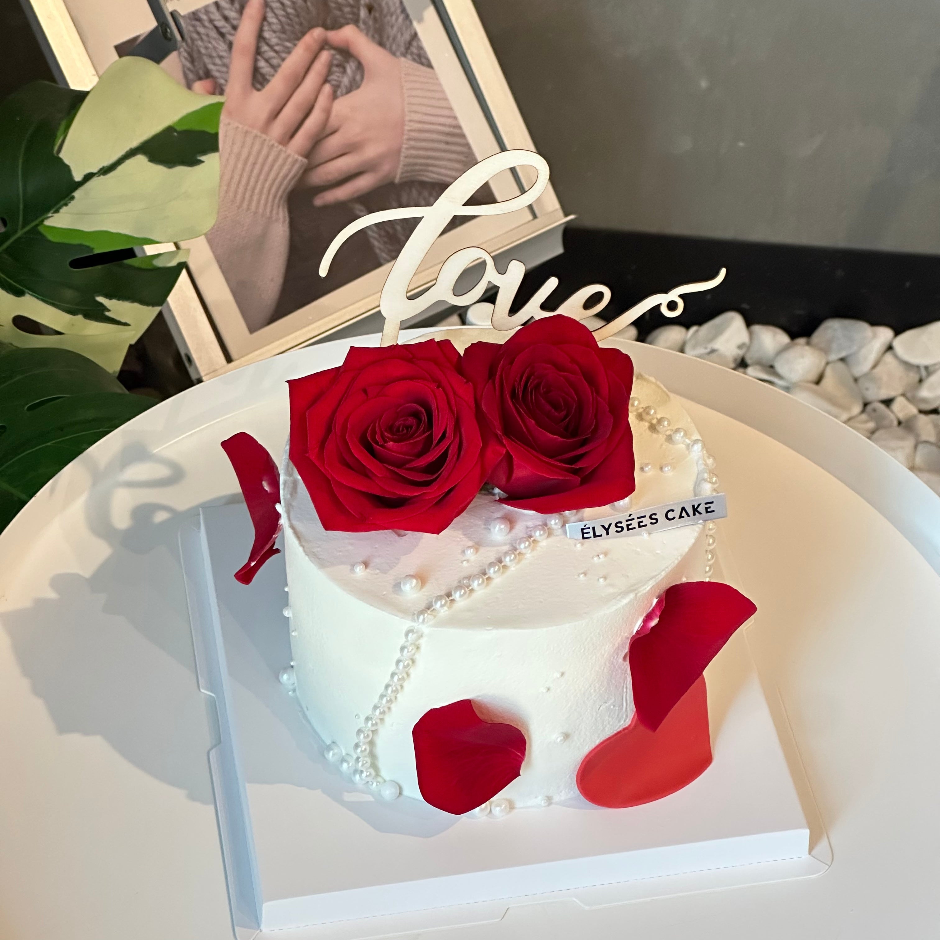 Red Roses anniversary – Elysees Cake
